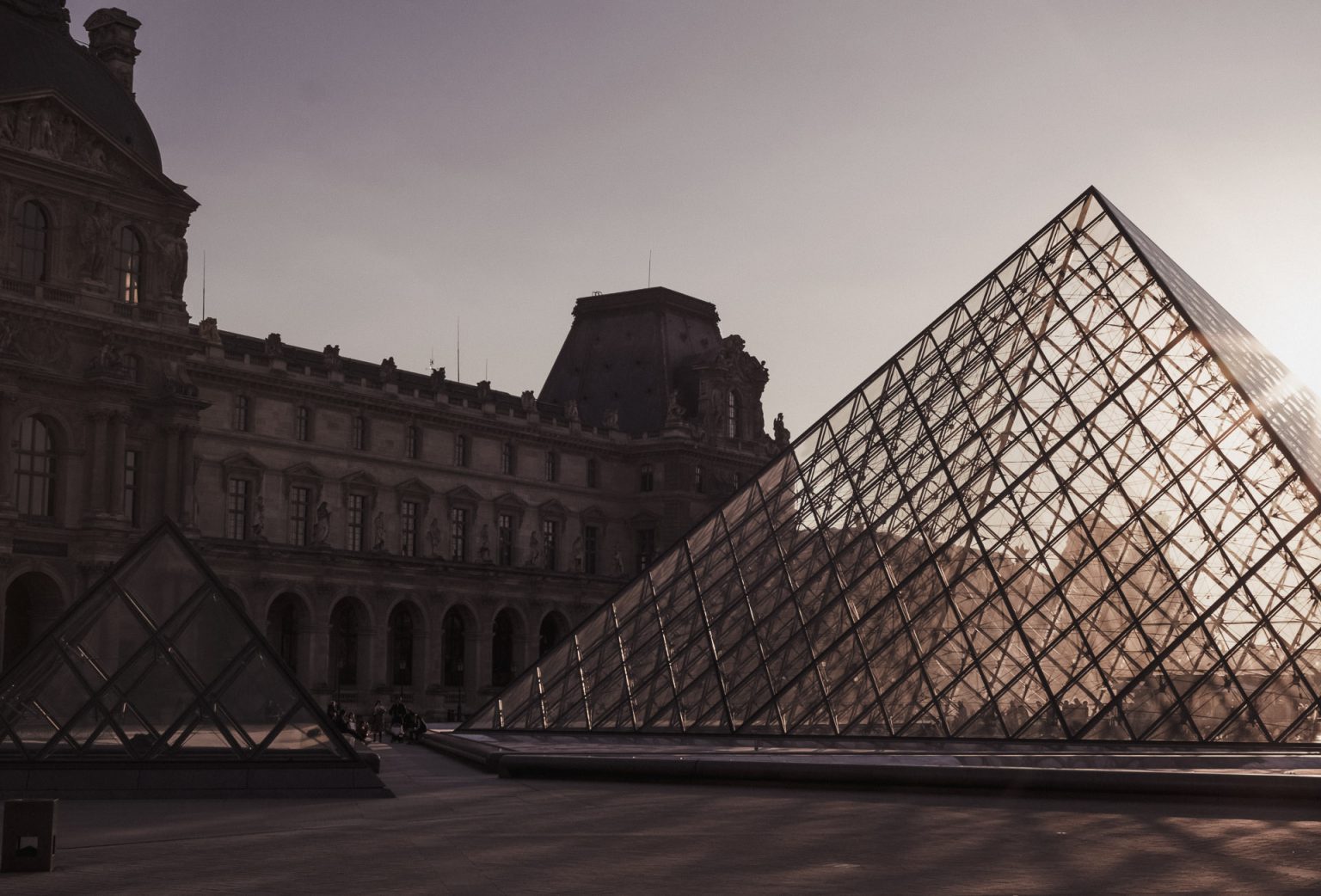 Best Time to Visit the Louvre and How to Do It